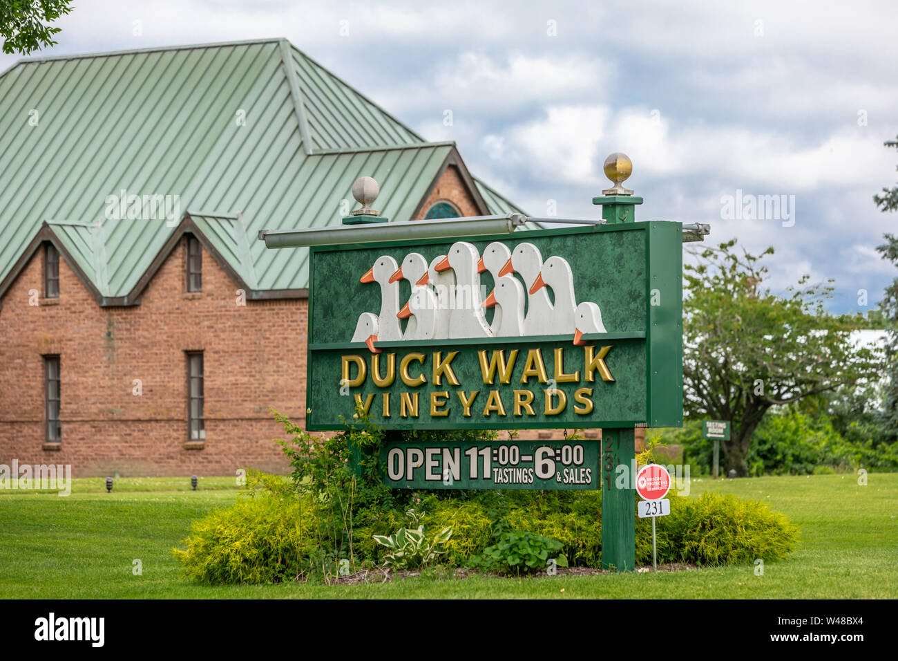 Duck logo hi-res stock photography and images - Alamy
