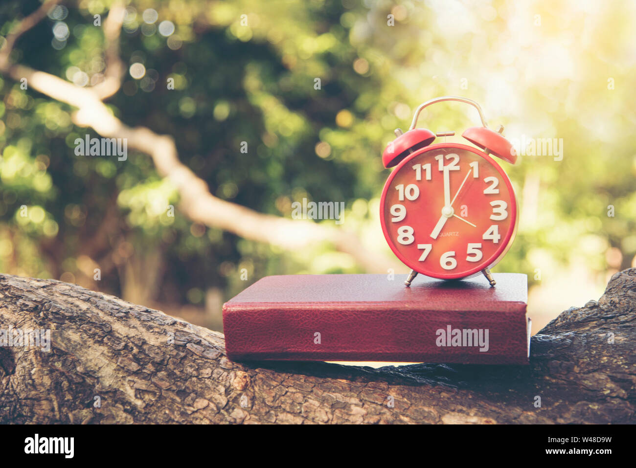Seven oclock alarm clock hi-res stock photography and images - Alamy