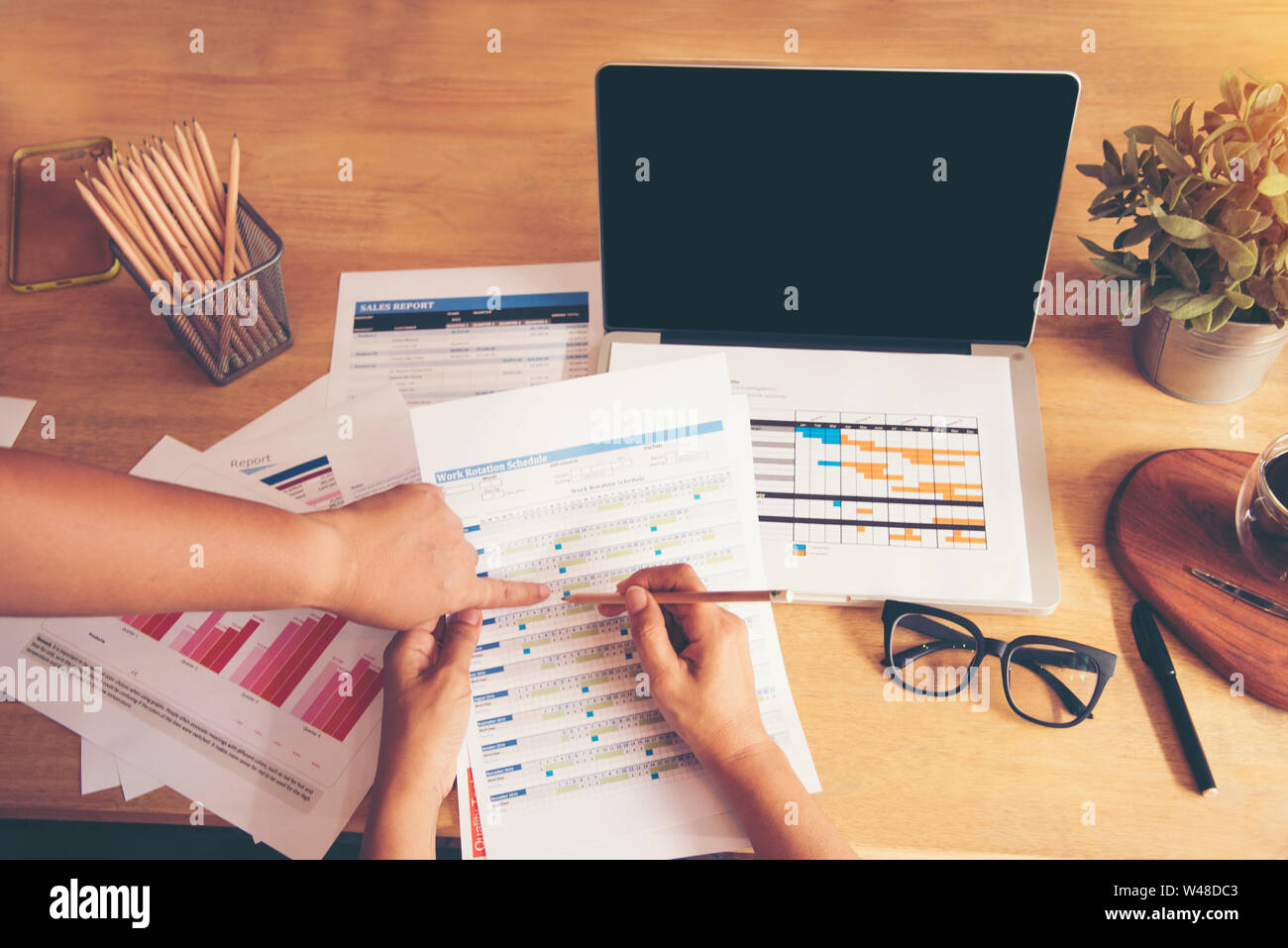 Reading data charts and graphs hi-res stock photography and images - Alamy