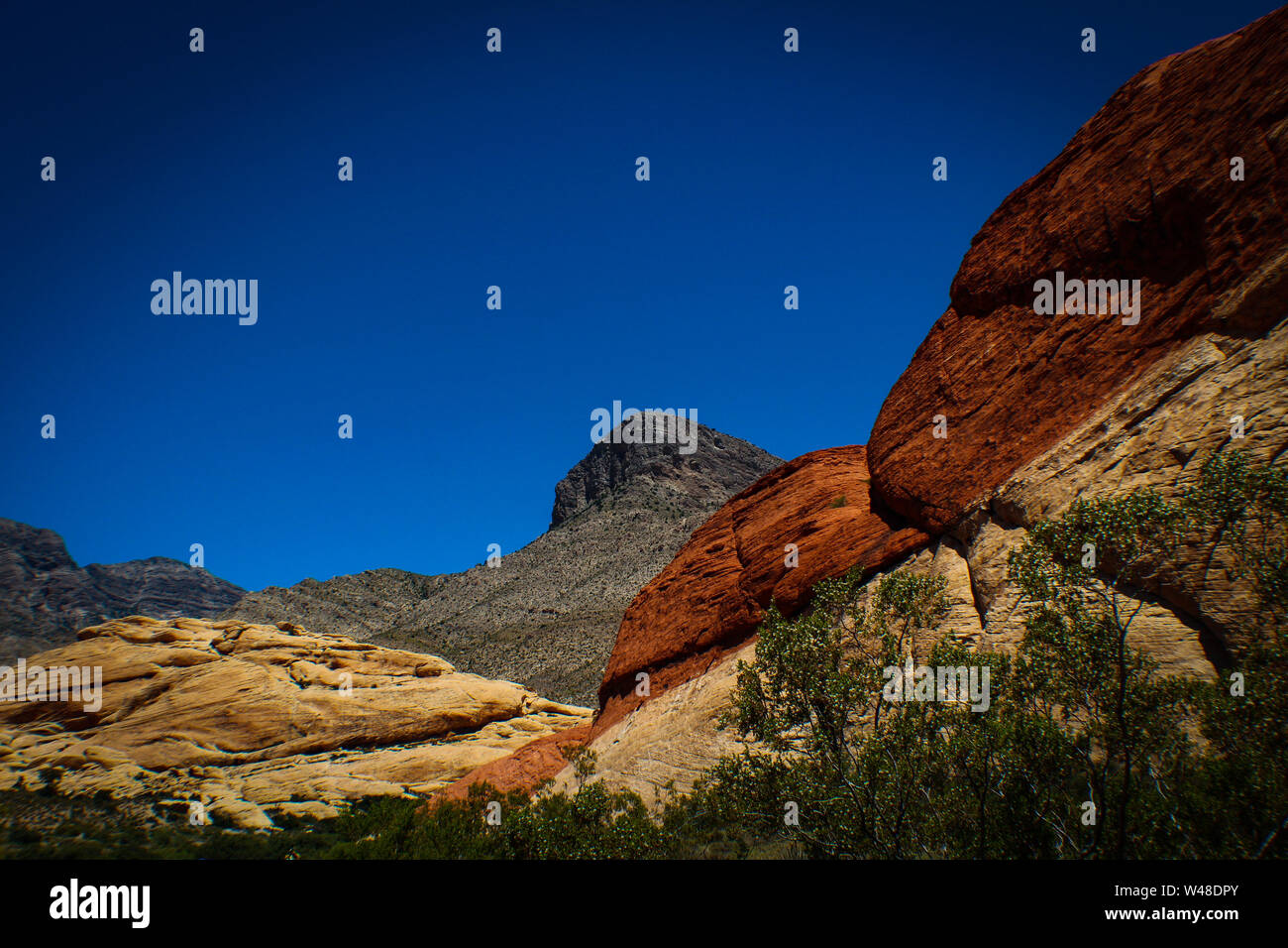 Red rocks in desert hi-res stock photography and images - Alamy