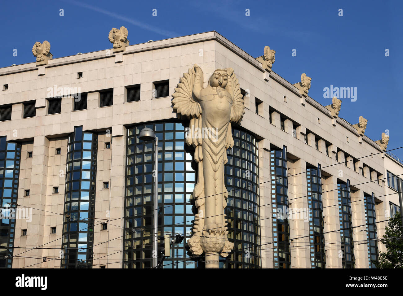 Library sculptures hi-res stock photography and images - Alamy