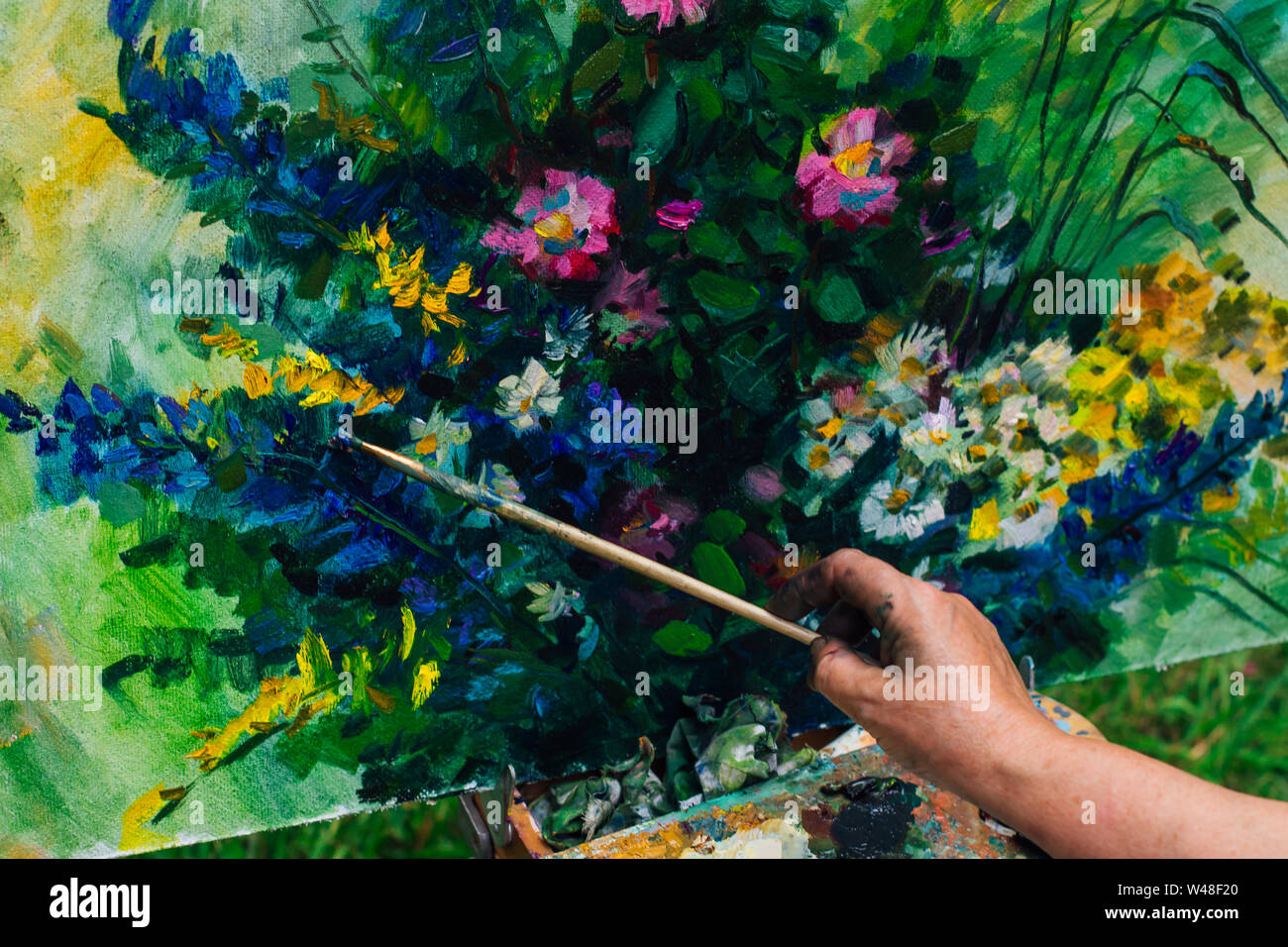 Hand of artist draws a picture with water colors Stock Photo - Alamy