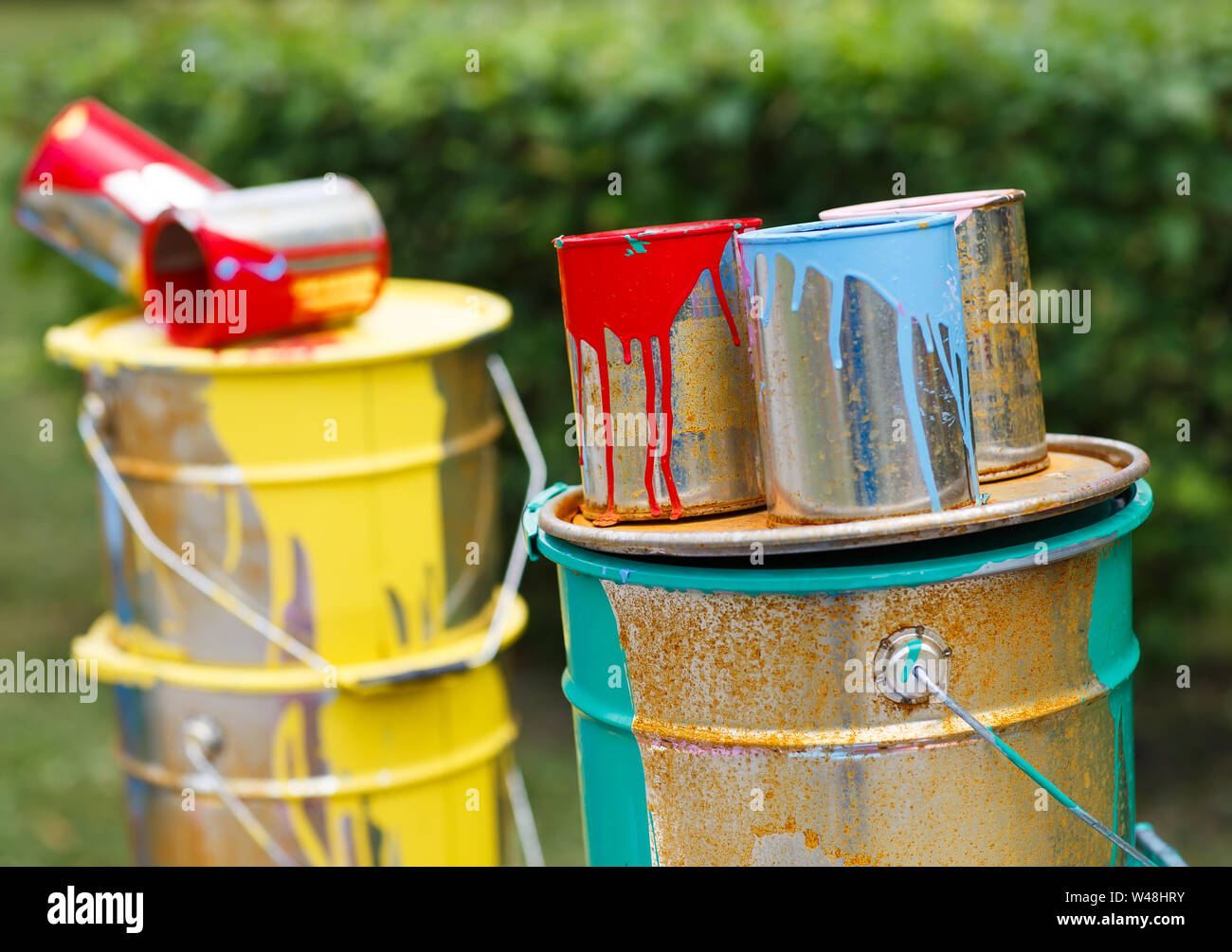 The used paint cans. Colorful paint buckets Stock Photo - Alamy