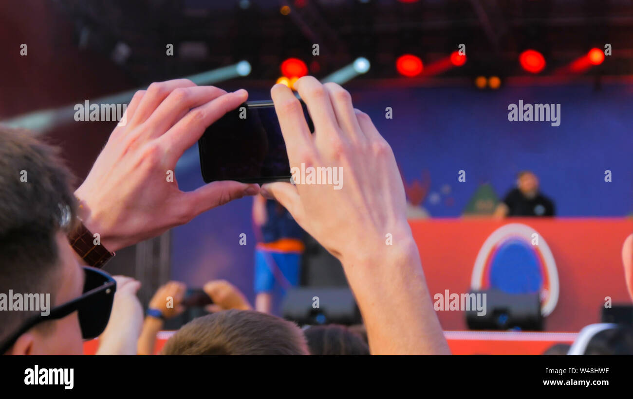Man mobile recording event hi-res stock photography and images - Alamy