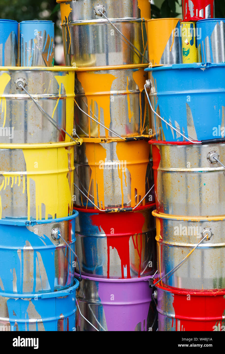 The used paint cans. Colorful paint buckets Stock Photo - Alamy