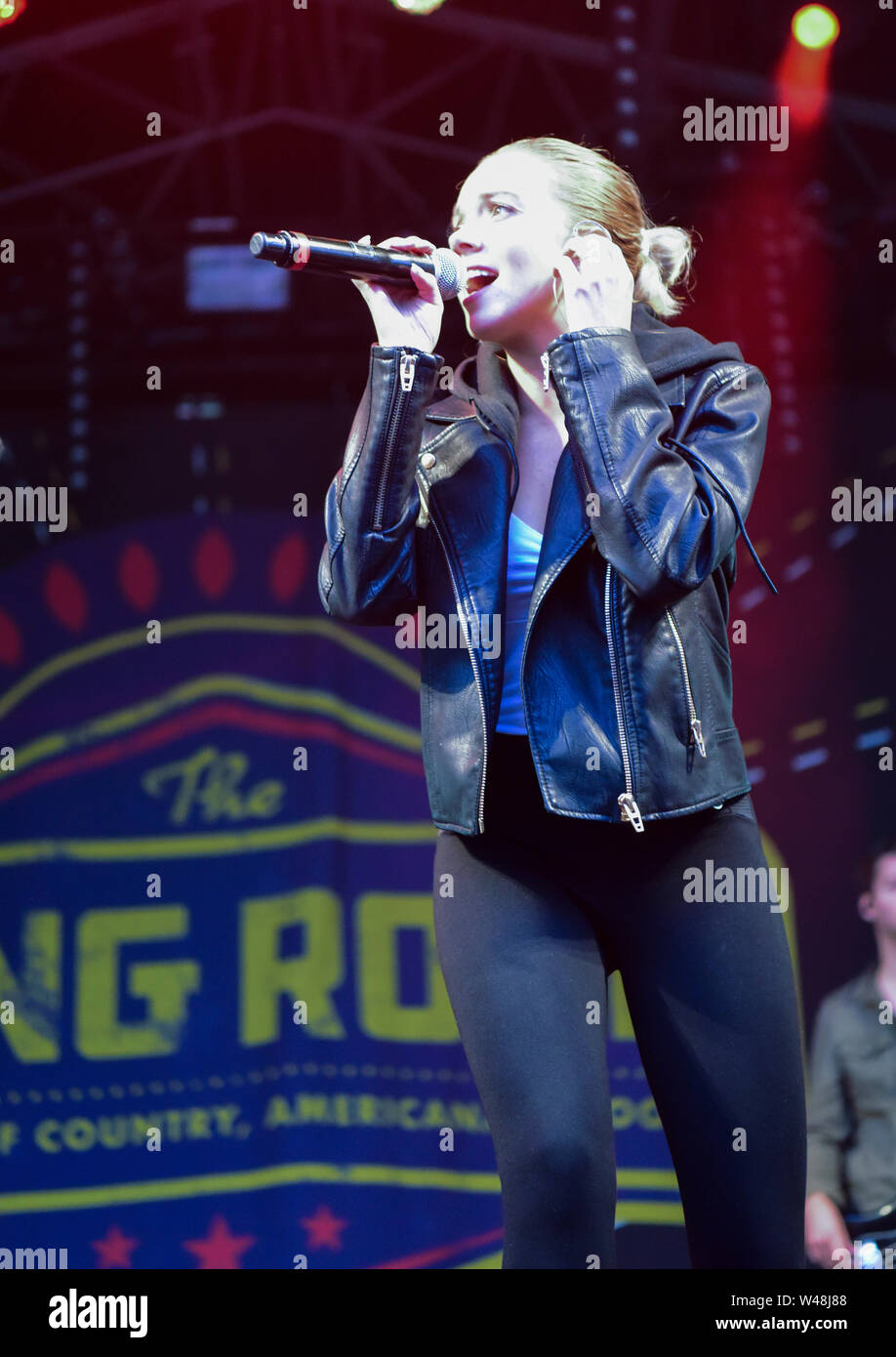 Danielle Bradbury Live on stage Stock Photo - Alamy