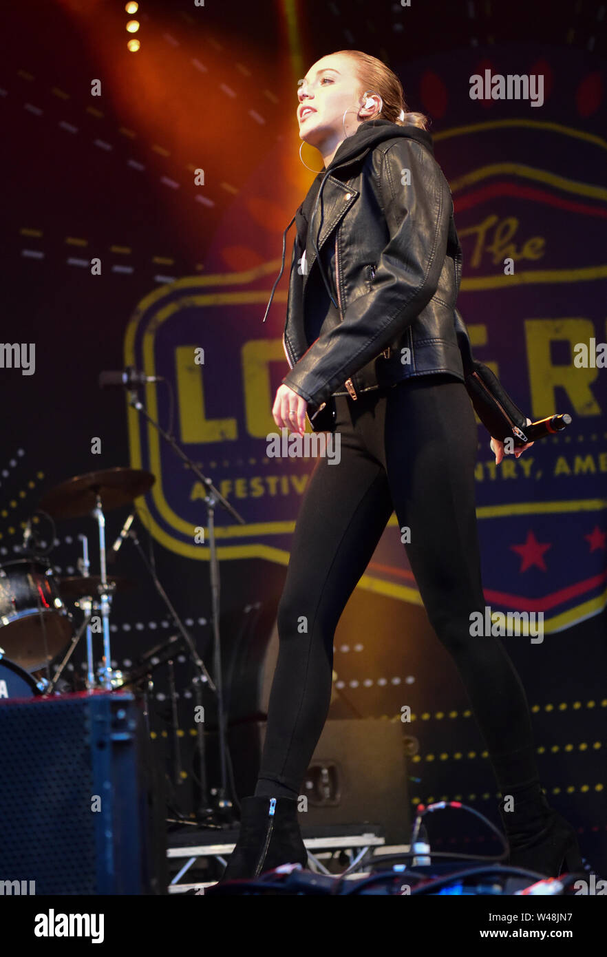 Danielle Bradbury Live on stage Stock Photo - Alamy