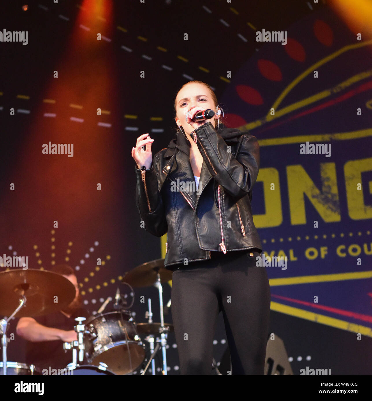 Danielle Bradbury Live on stage Stock Photo - Alamy