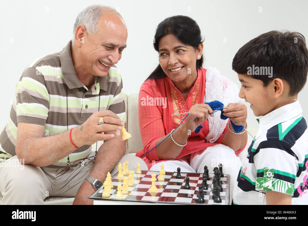 Old man playing chess with his grandson at home Stock Photo - Alamy