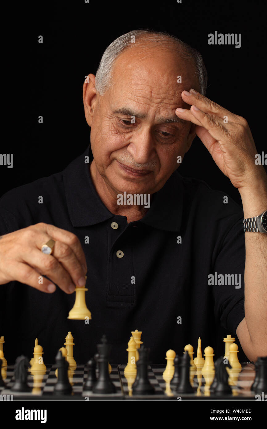 Seniors chess match hi-res stock photography and images - Alamy