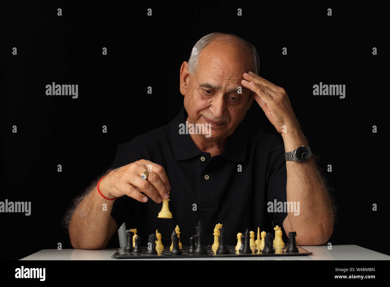 Seniors chess match hi-res stock photography and images - Alamy