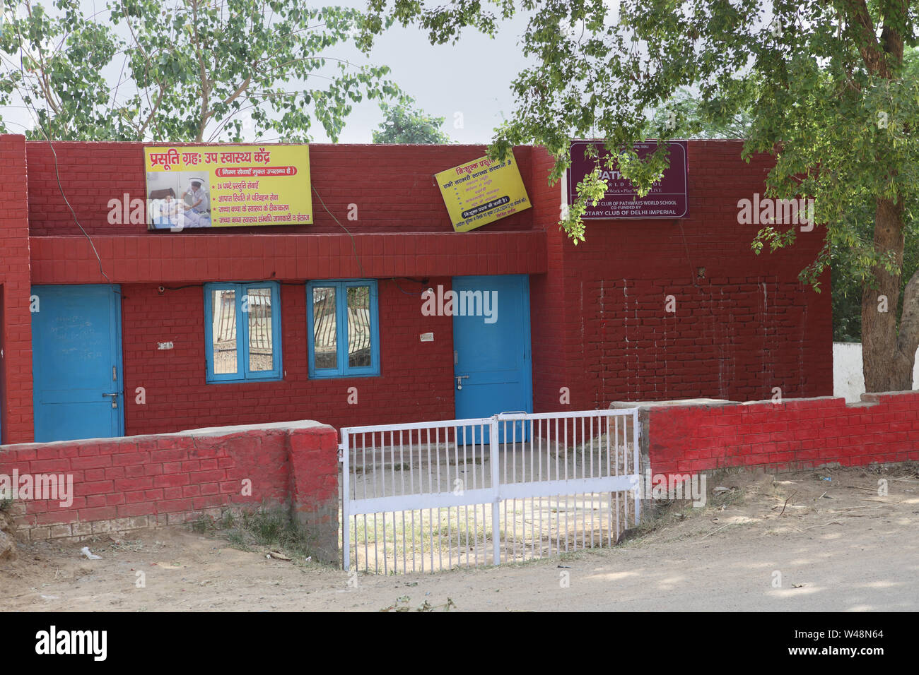 Rural hospital facade hi-res stock photography and images - Alamy