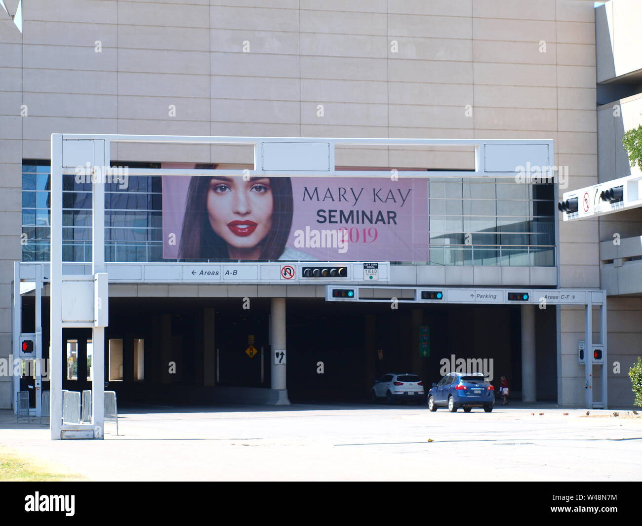 Mary Kay Introduces New Model of Pink Cadillac at Annual Seminars Stock ...