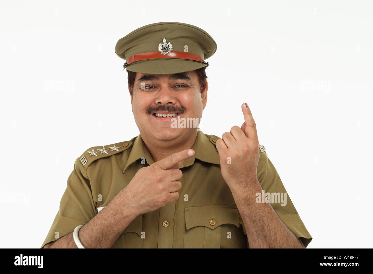 Police officer pointing finger hi-res stock photography and images - Alamy