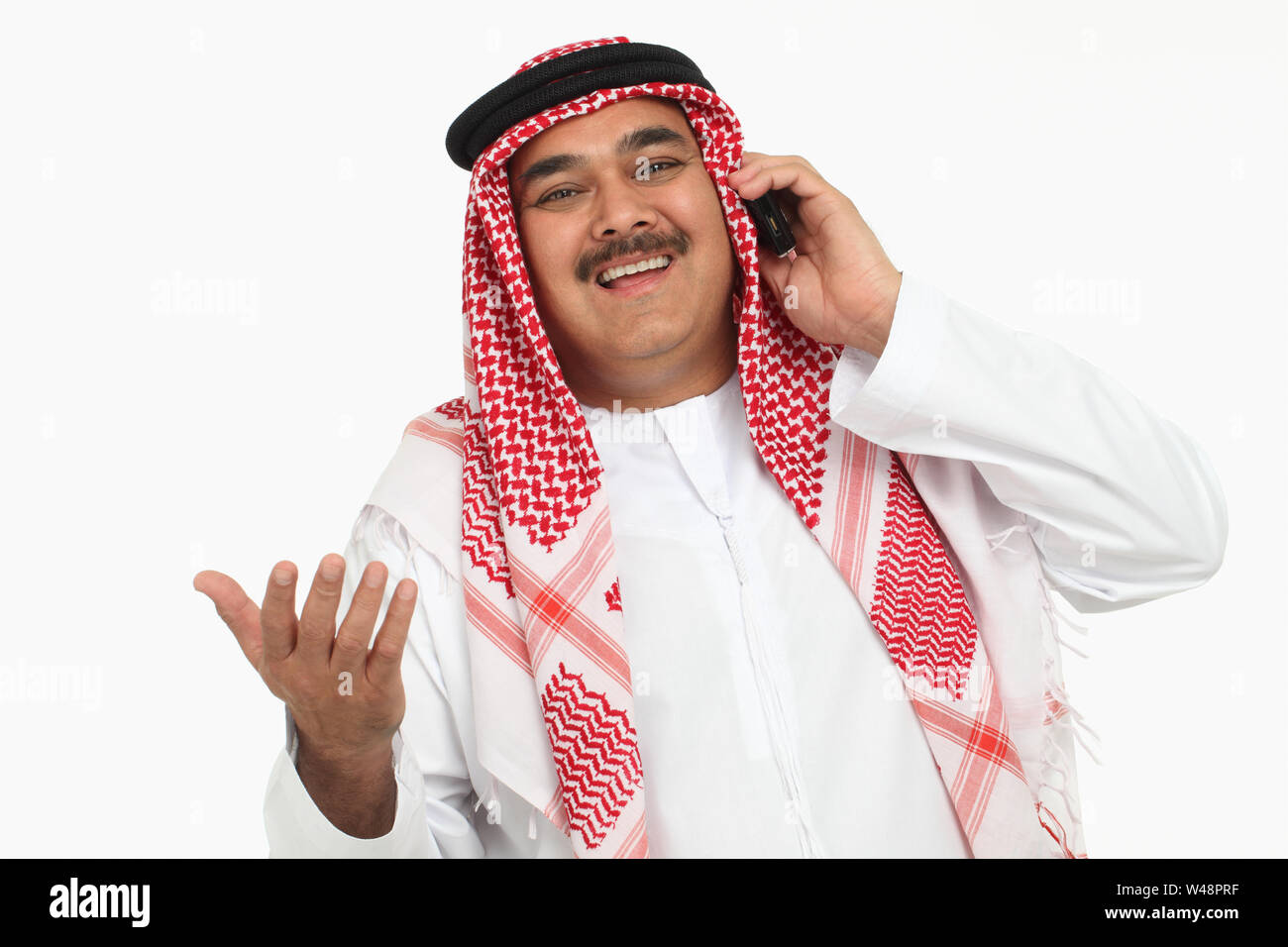 Arabian man talking on a mobile phone and smiling Stock Photo - Alamy