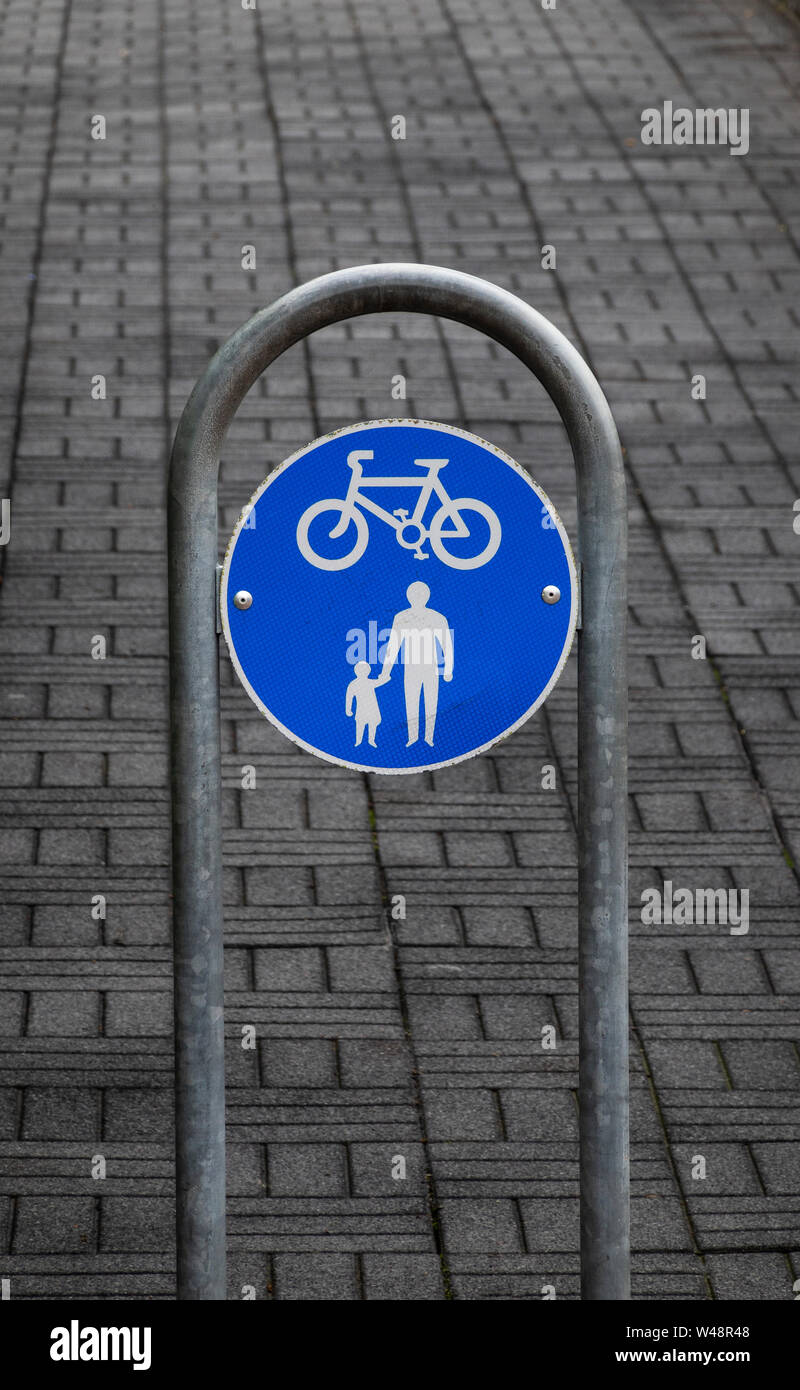 Children adults sign hi-res stock photography and images - Alamy