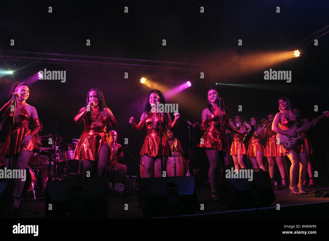 The Anacaona female orchestra during its concert in the Nau of ...