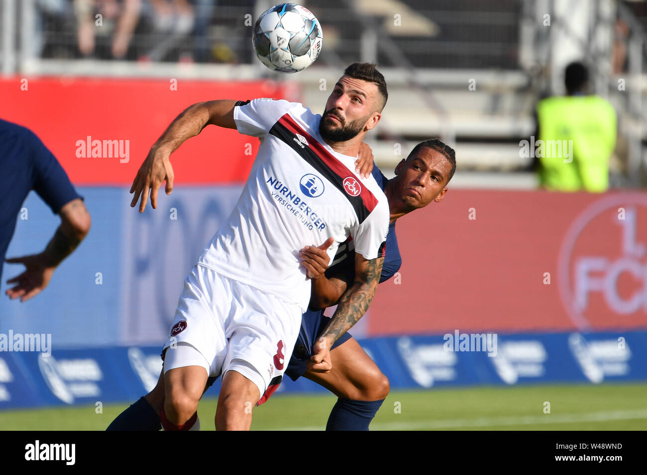 Jan Thilo KEHRER (PSG), action, duels versus Mikael ISHAK (1.FC ...