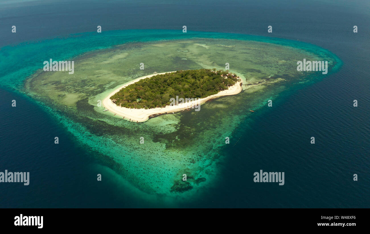 Small ocean cove surrounded hi-res stock photography and images - Alamy