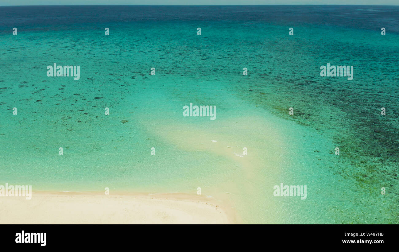 Sandy white island with beach and sandy bar in the turquoise atoll ...