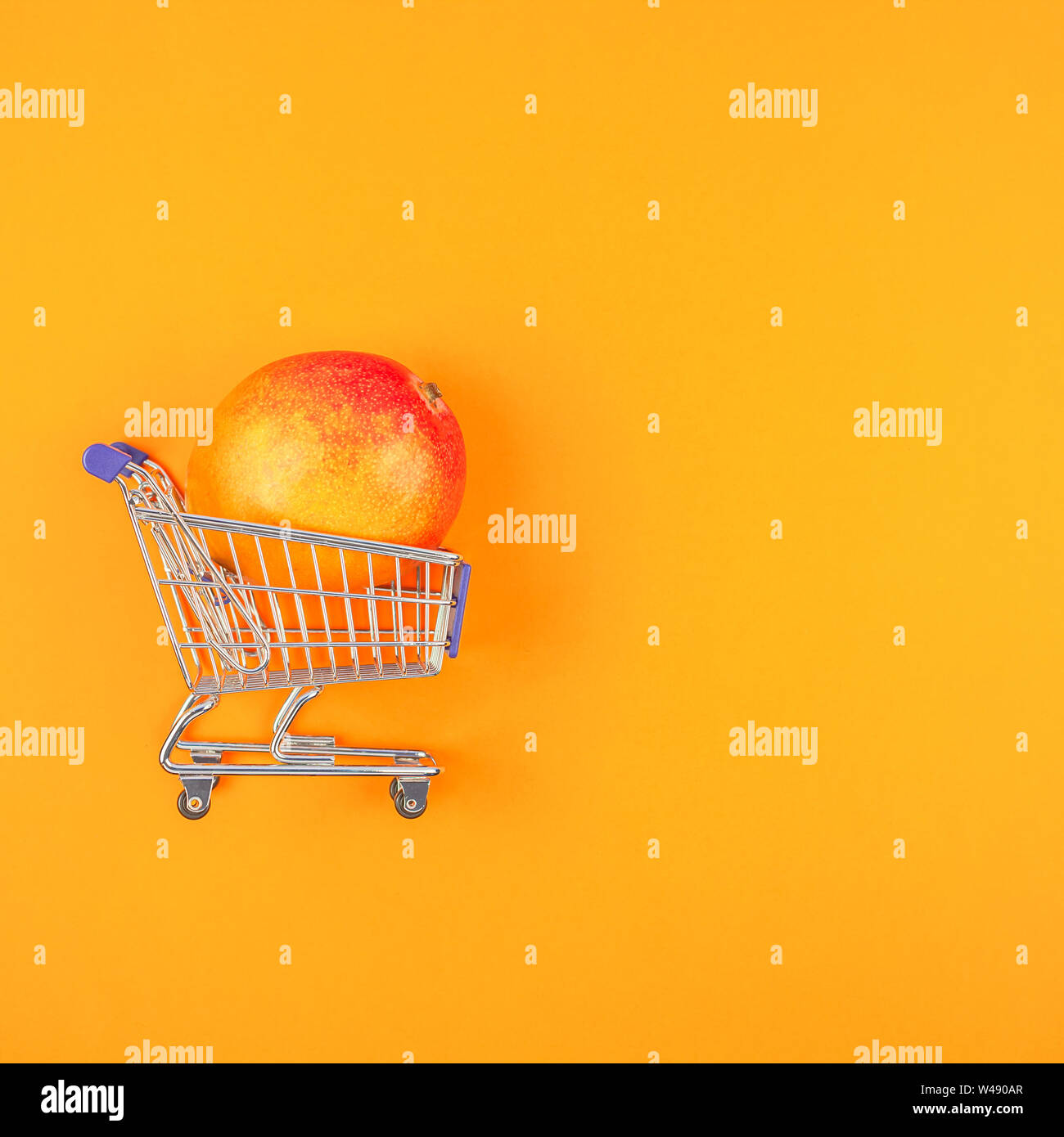 Mango cart hi-res stock photography and images - Alamy