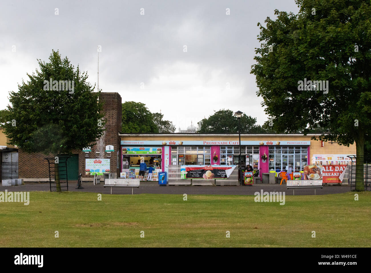 The cafe At Gordon Promenade in Gravesend., a man and child que up for ...