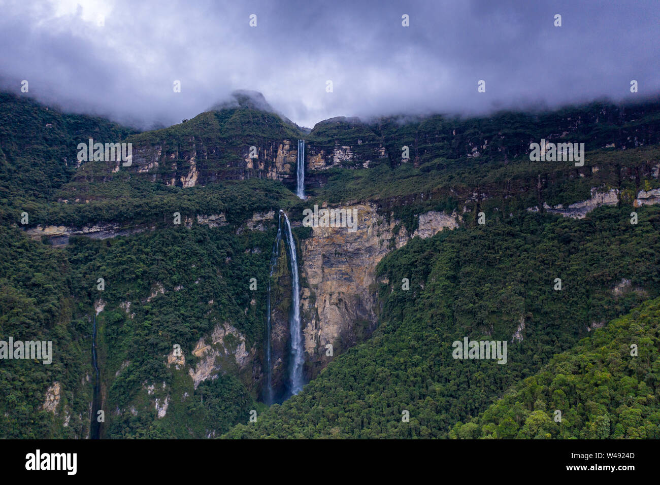 Incredible waterfalls of the world hi-res stock photography and images ...