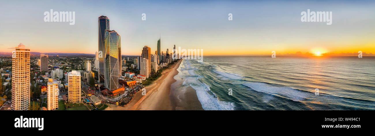 Sunrise over open sea horizon of Pacific ocean off Gold Coast Surfers ...