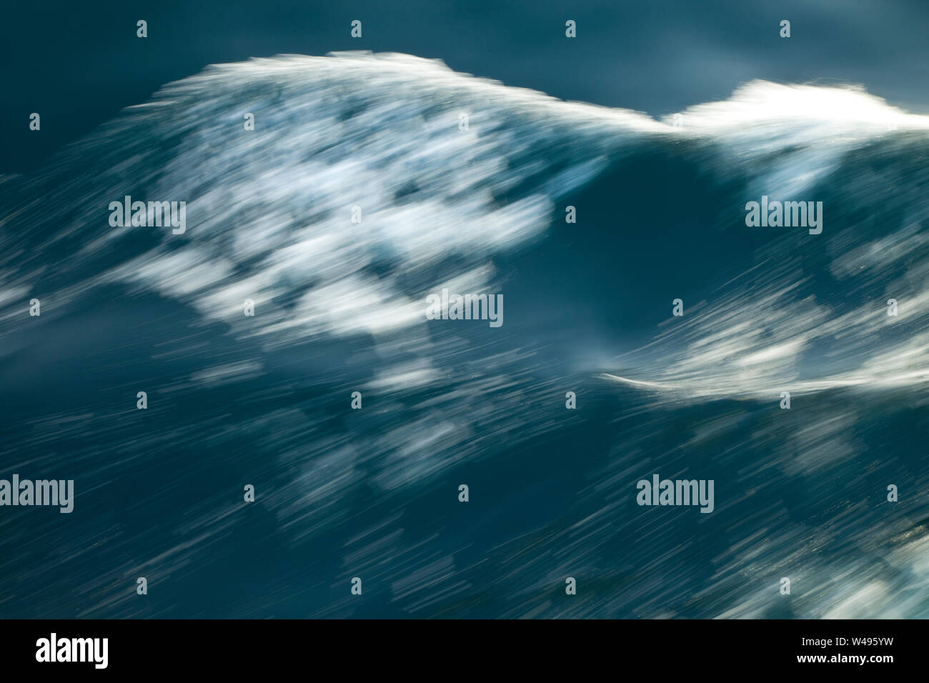 Mar y olas en el Golfo Pérsico Stock Photo - Alamy