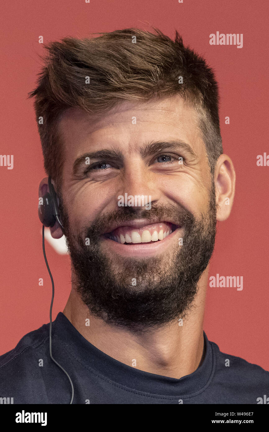 Gerard pique hi-res stock photography and images - Alamy