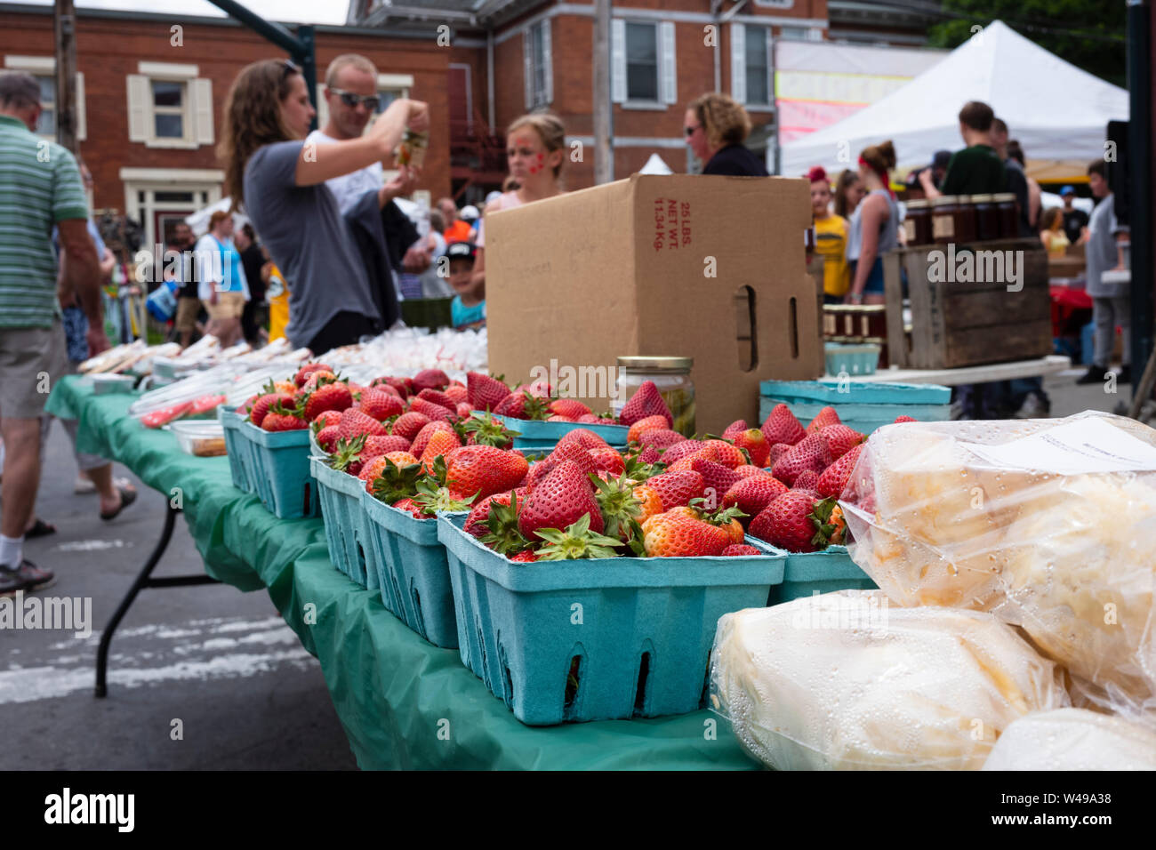 Firetruck in a parade hi-res stock photography and images - Alamy