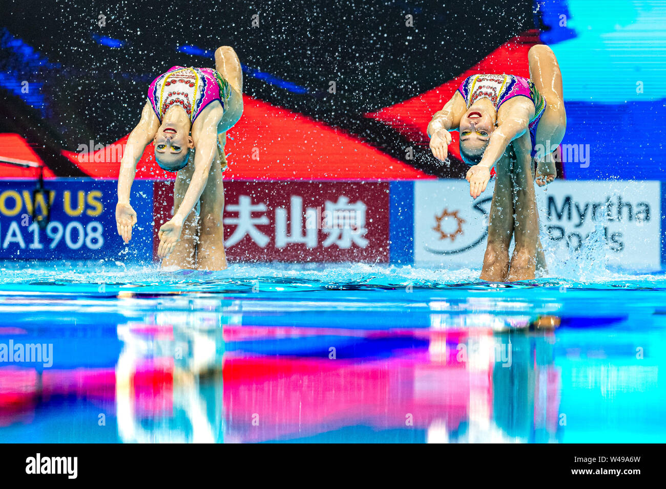 Russian federation synchronised swimming team hi-res stock photography ...