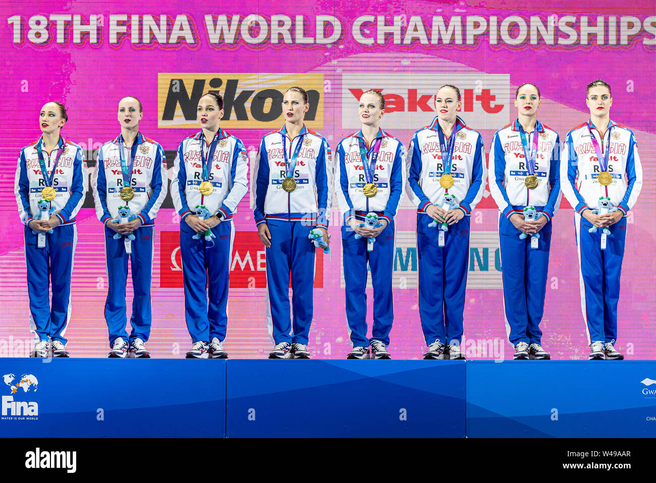 Russian federation synchronised swimming team hi-res stock photography ...