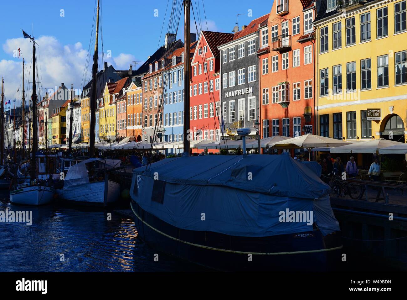 Nyhavn street hi-res stock photography and images - Alamy