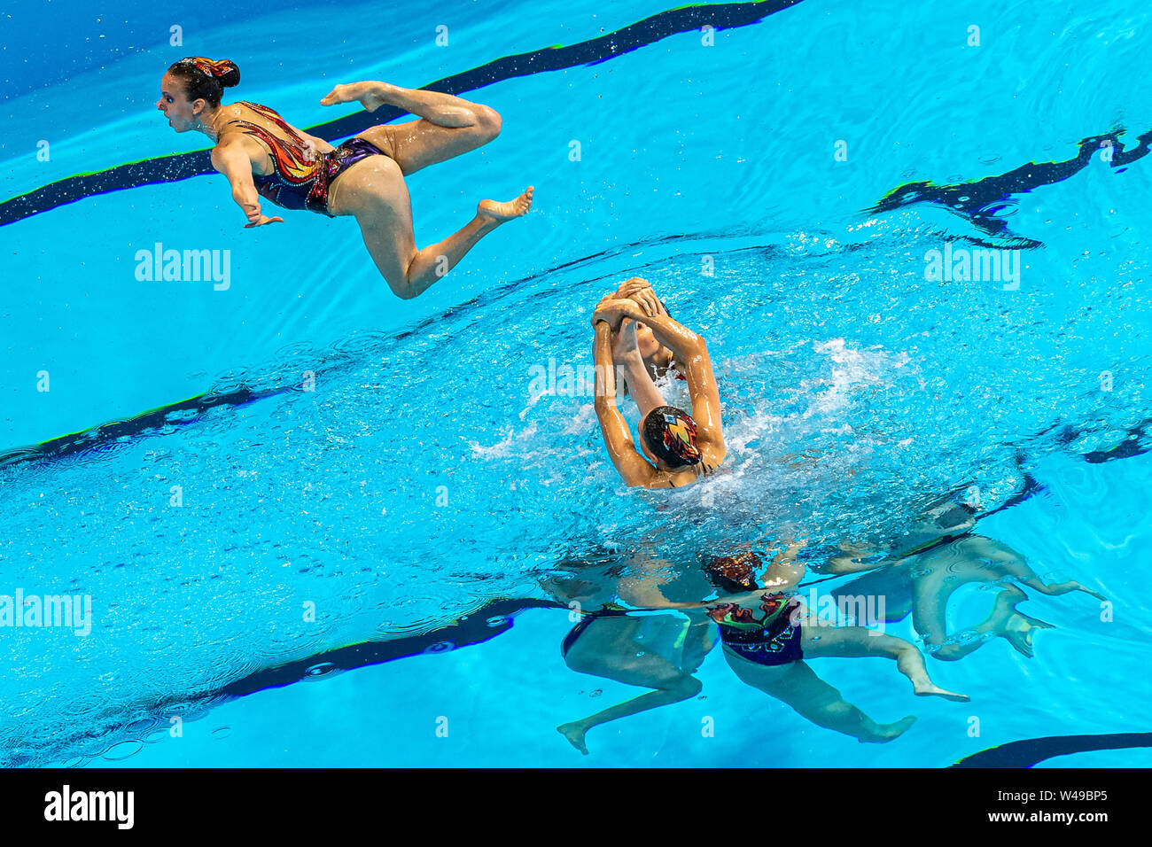 Russian federation synchronised swimming team hi-res stock photography ...
