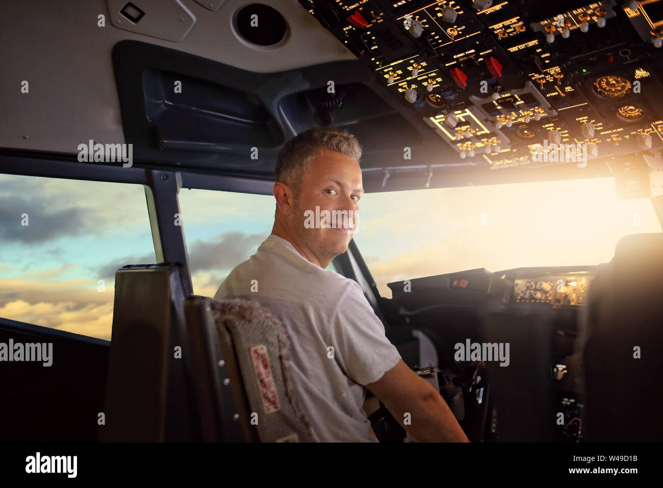 Pilot captain in cockpit hi-res stock photography and images - Alamy