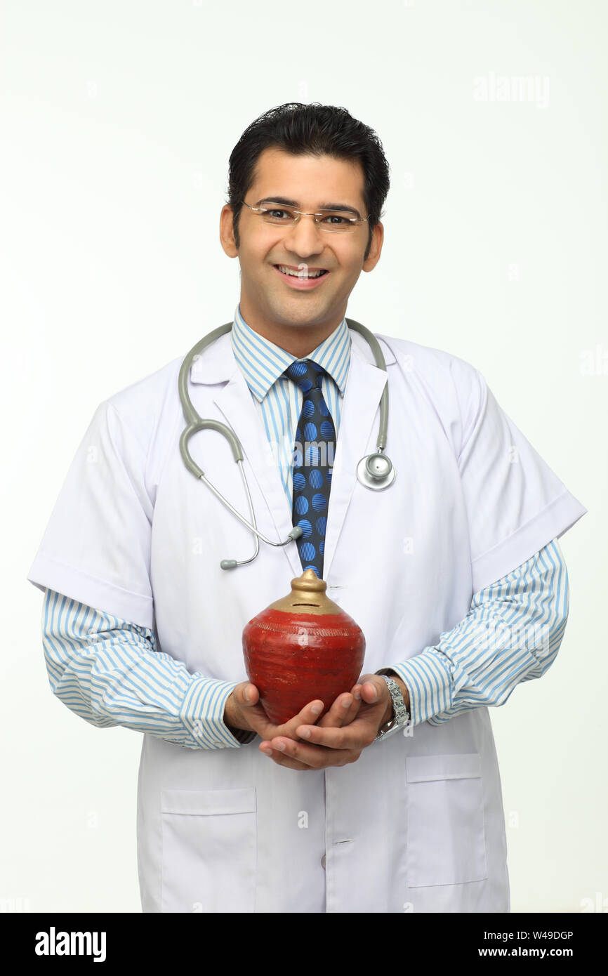 Doctor financial planning hi-res stock photography and images - Alamy