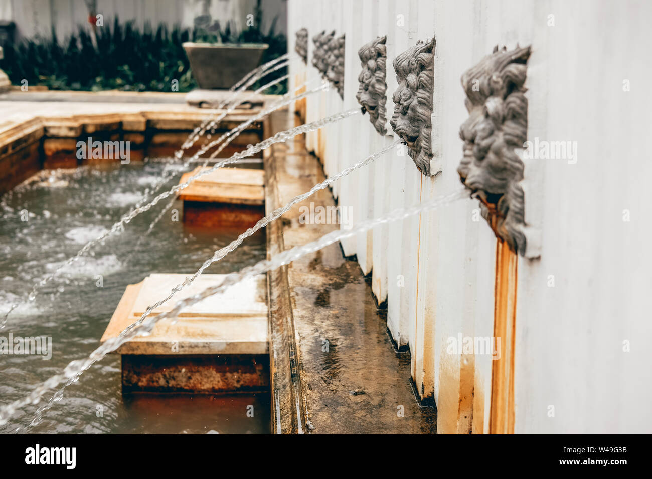 water flowing from lion head statue sculpture Stock Photo - Alamy