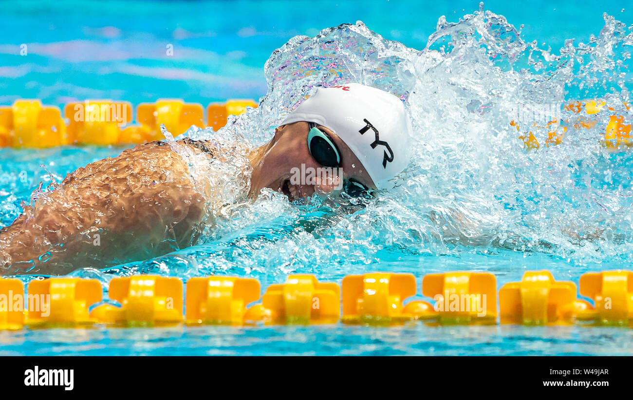 Womens freestyle 400m preliminary hi-res stock photography and images ...