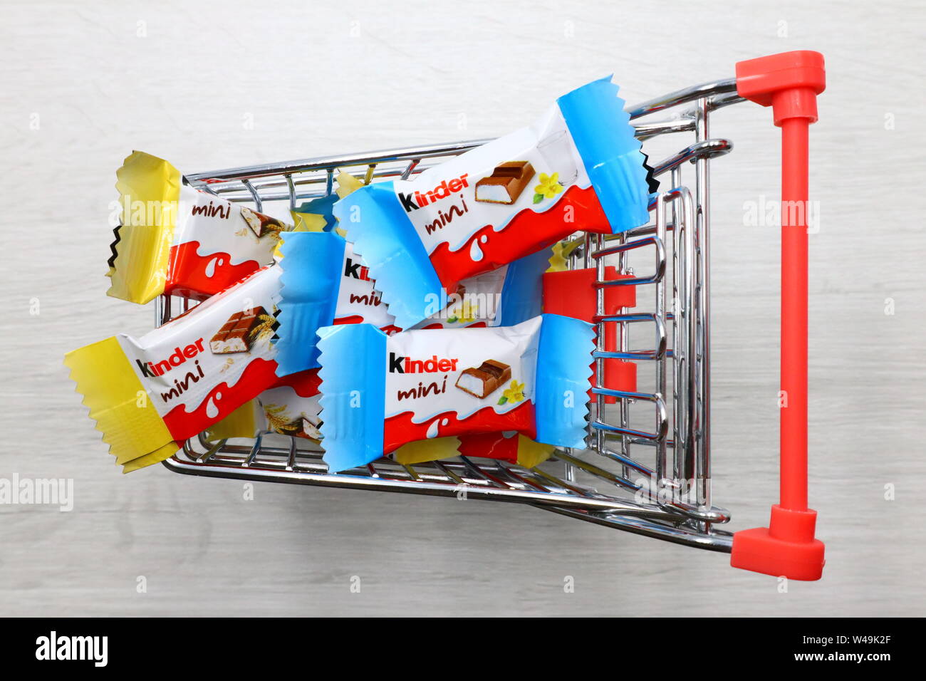 Kinder choco bons hi-res stock photography and images - Alamy