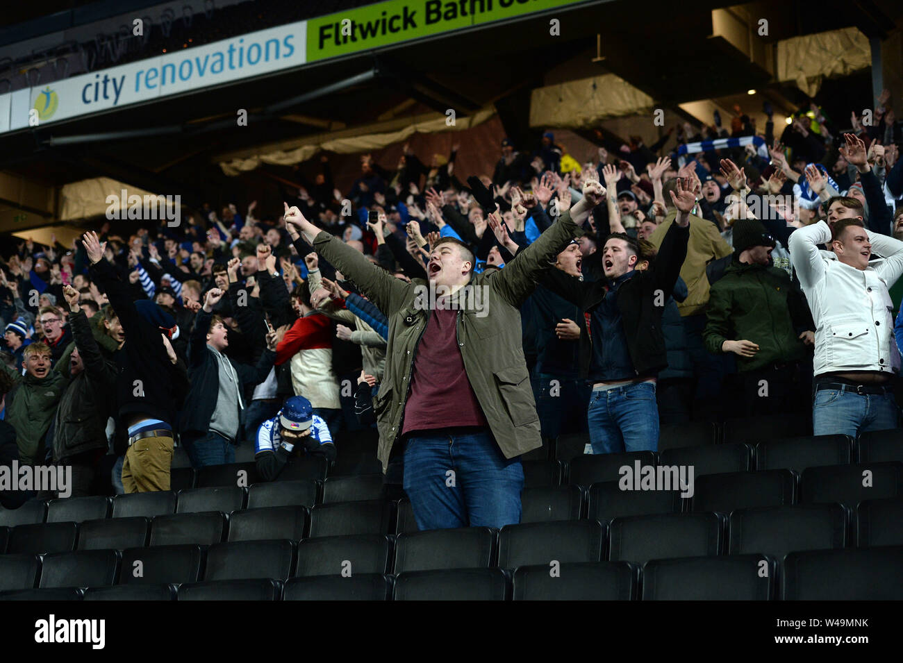 Mk dons fans hi-res stock photography and images - Alamy