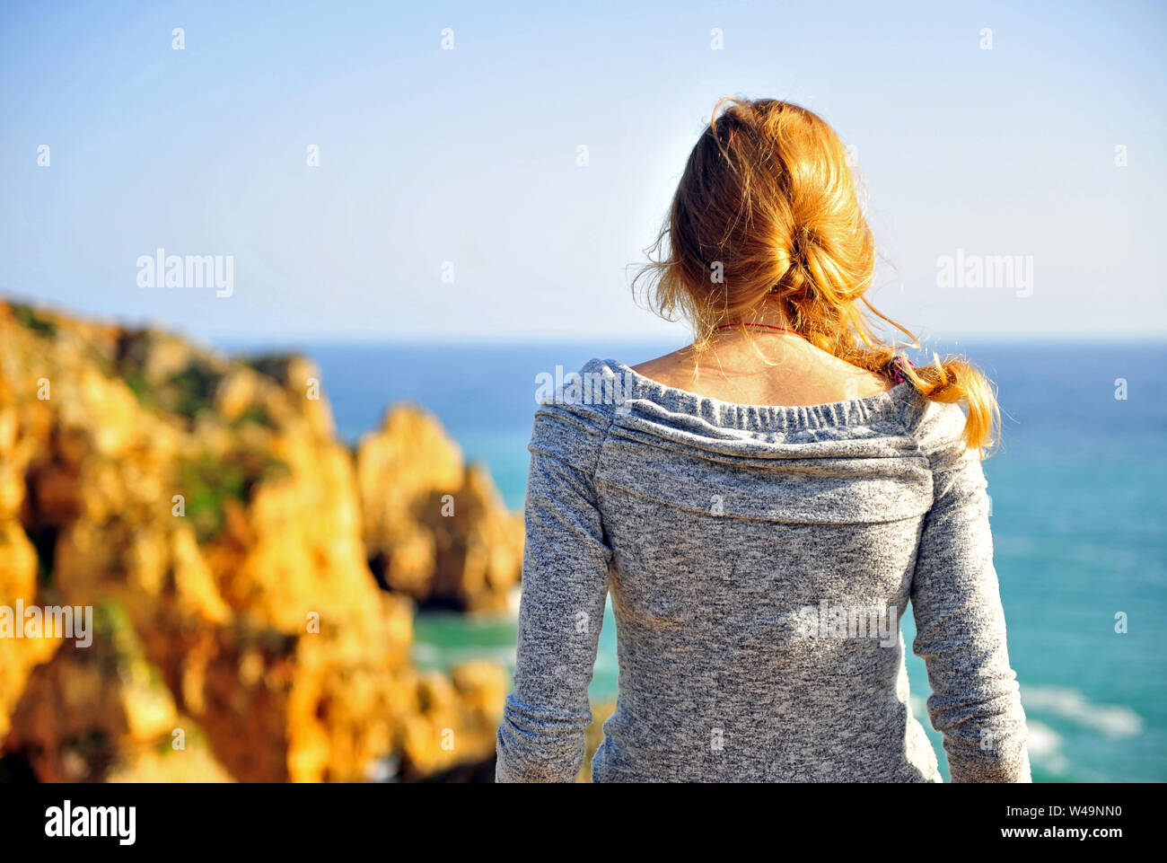 Woman looking at the horizon hi-res stock photography and images - Alamy