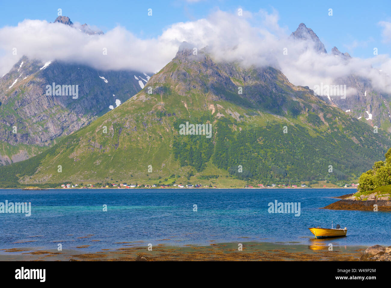 Yellow dinghy with scenic view of AUSTPOLLEN, Austnesfjord, Sildpollen ...