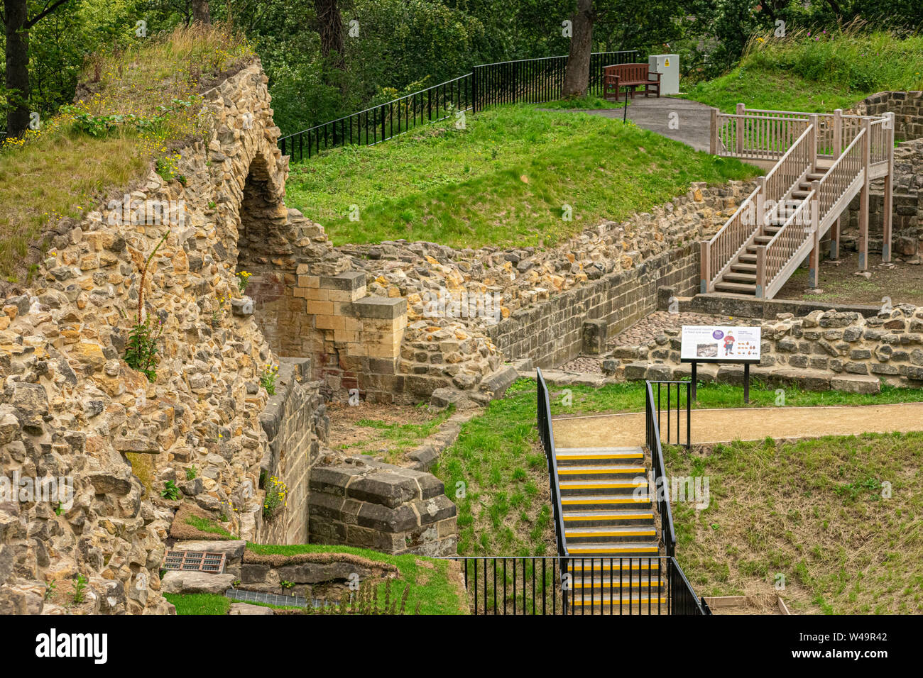 Pontefract castle hi-res stock photography and images - Alamy