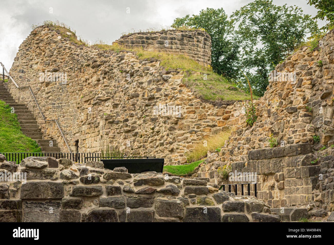 Pontefract castle hi-res stock photography and images - Alamy