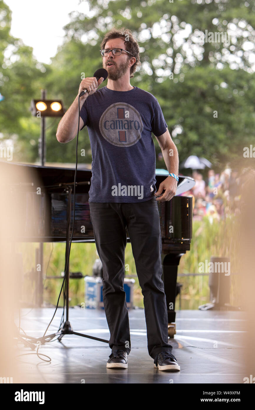 Singer ben folds hi-res stock photography and images - Alamy