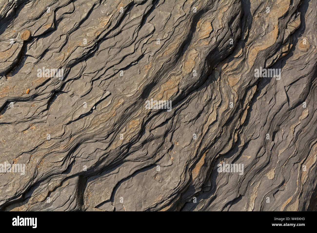 Textures on rock and cliff face by the shore Stock Photo - Alamy