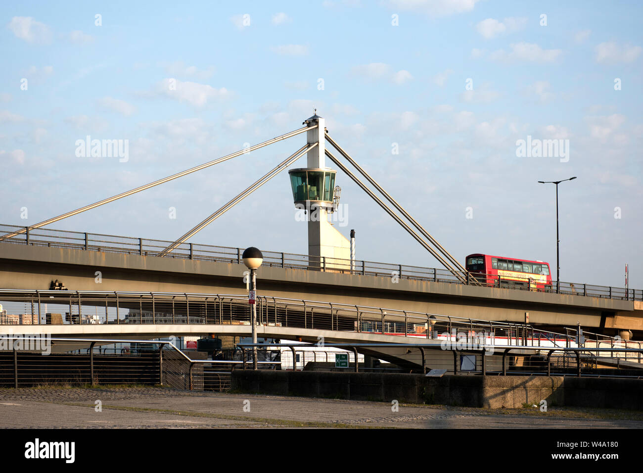 Connaught bridge hi-res stock photography and images - Alamy