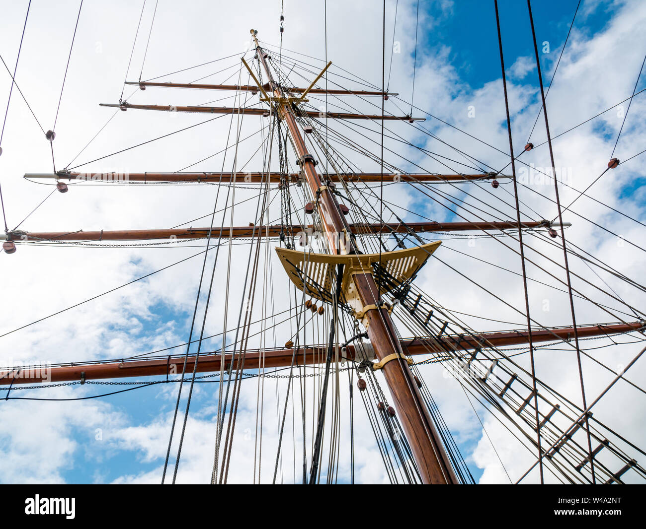 Ships mast hi-res stock photography and images - Alamy