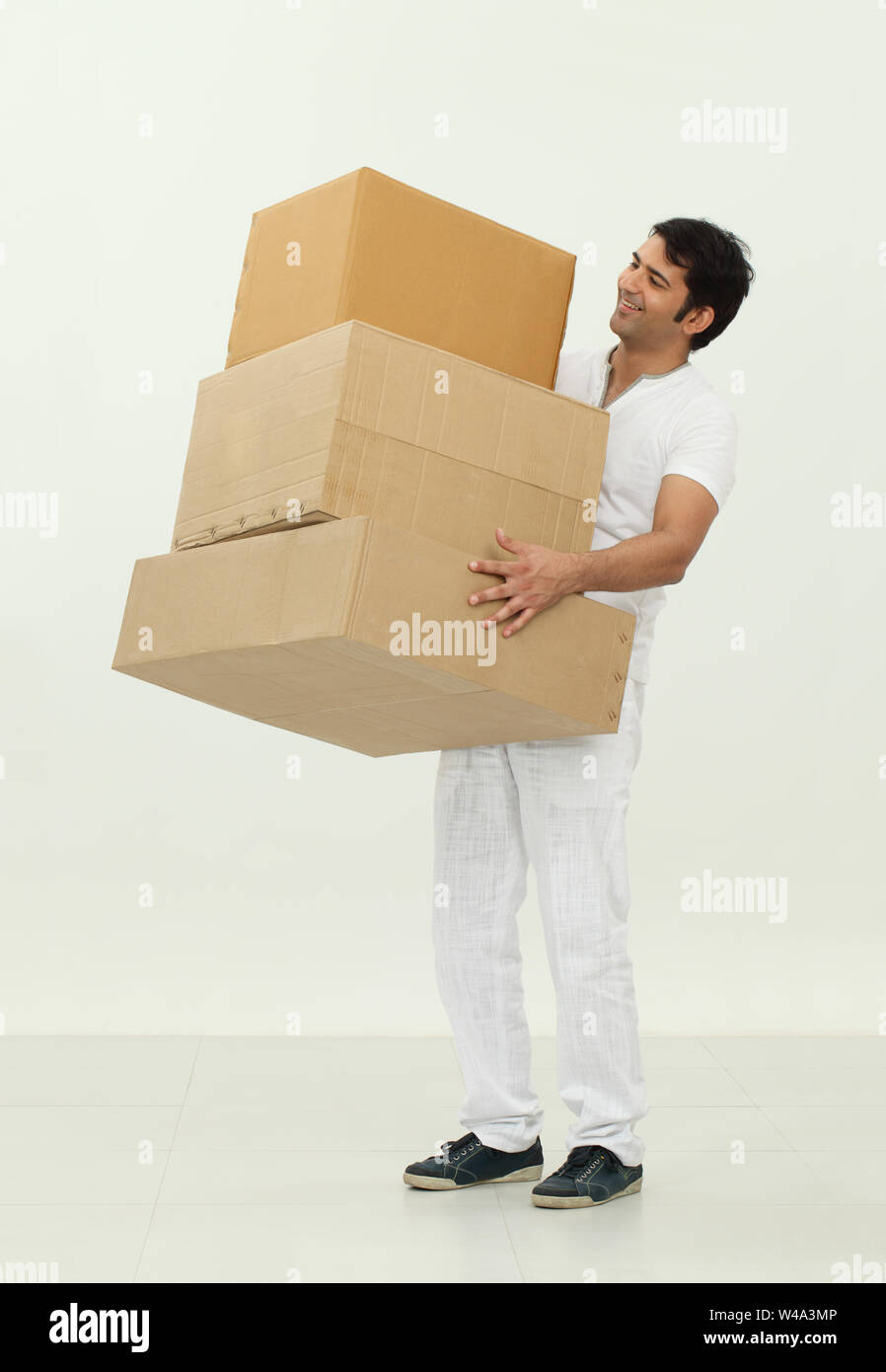 Man carrying cardboard boxes and smiling Stock Photo - Alamy